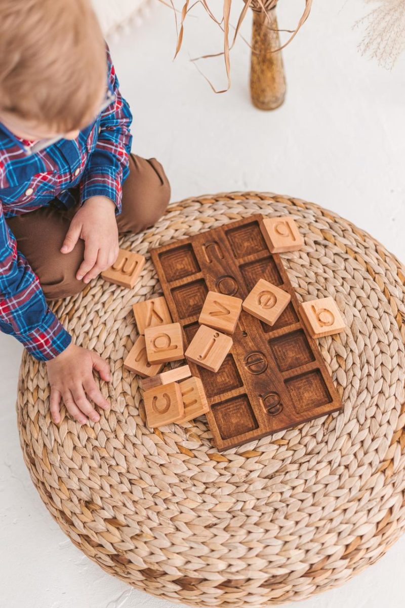 Junior scrabble board. Family words - Woodinout © Spelling games