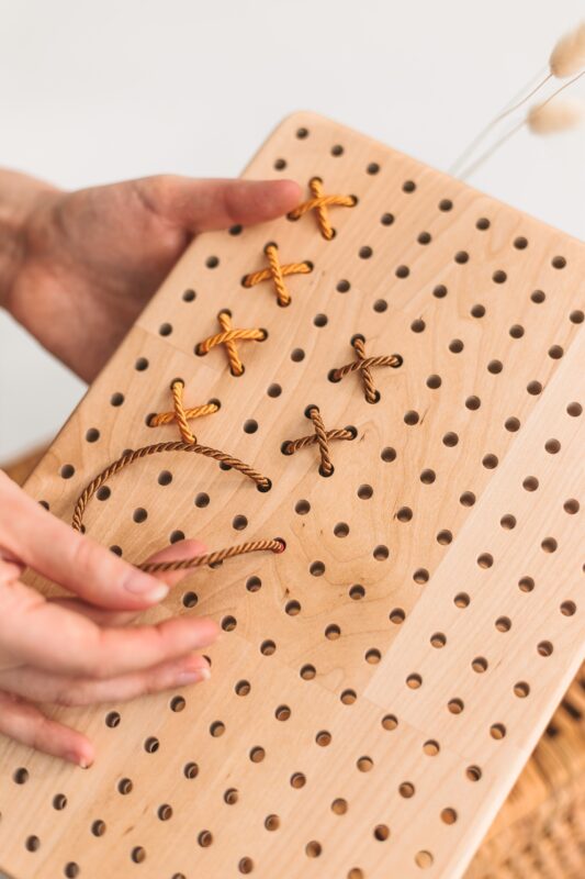Lacing board - Woodinout © Montessori toys